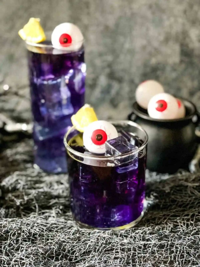 30+ Halloween Non-Alcoholic Drink Recipes: Mocktails & More!