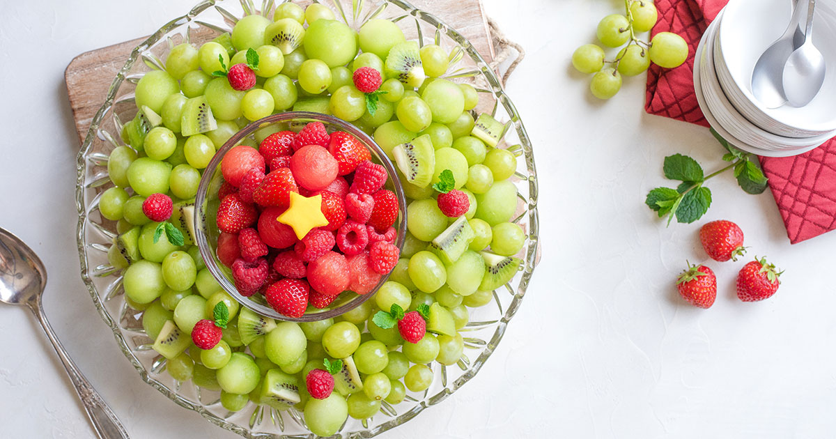 Christmas Fruit Platter: An Ultra-Easy Christmas Fruit Idea!